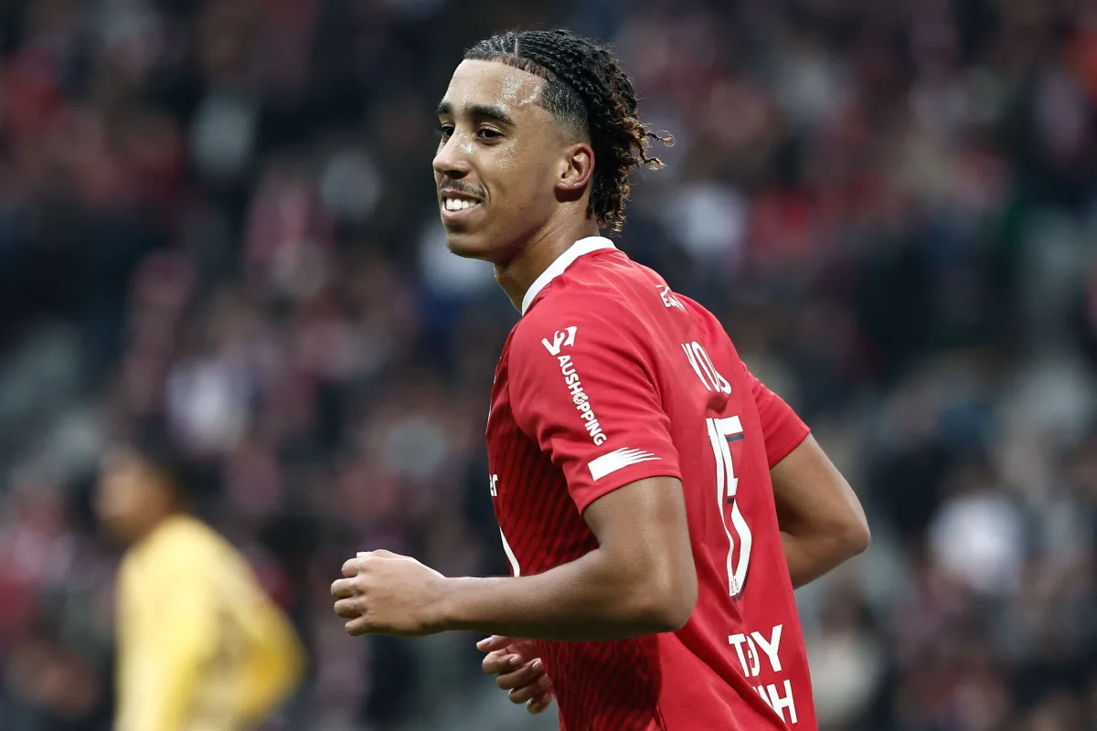 Official | Leny Yoro signs for Manchester United | Widescores Official | Leny Yoro signs for Manchester United | Widescores