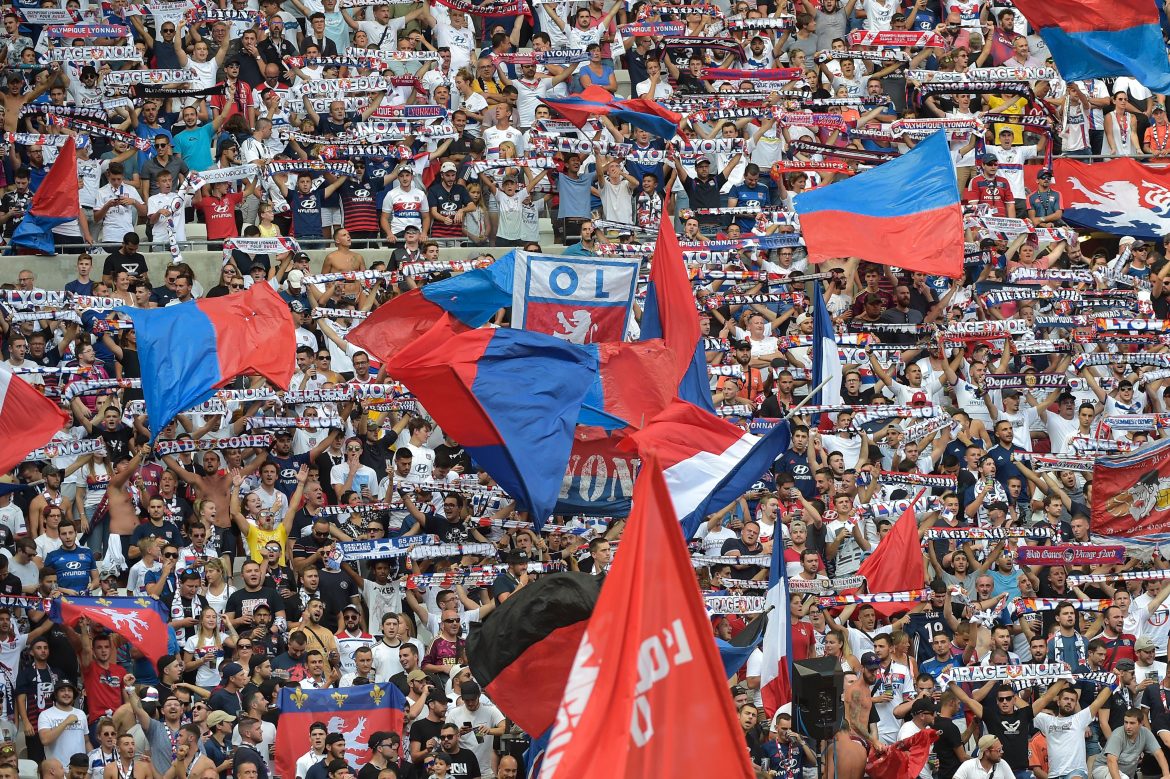 Lyon fans protest against players wearing green boots - Get French ...