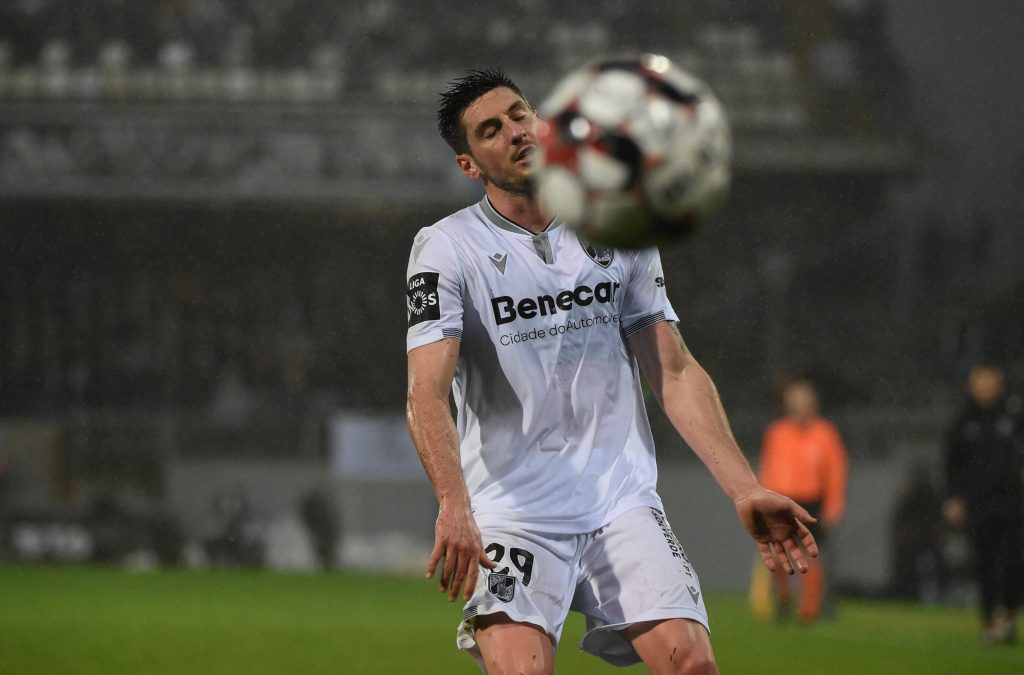Florent Hanin to swap Vitoria S.C. for Paris FC - Get French Football News