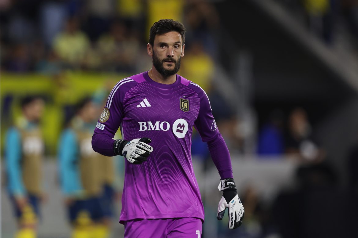Hugo Lloris open to shock France return as Les Bleus' No.3 goalkeeper ...