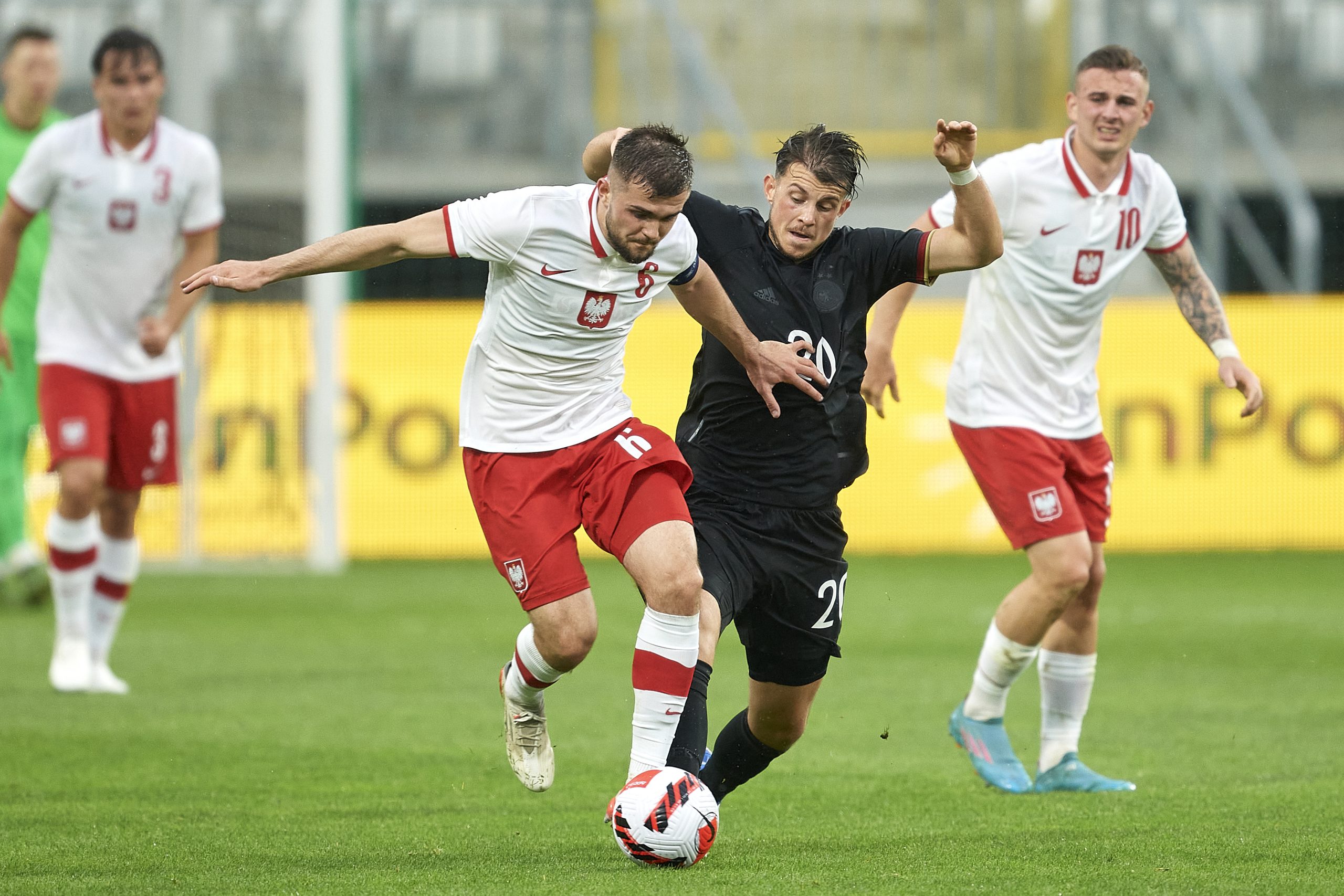 Official | RC Lens sign young Polish midfielder Łukasz Poręba (22 ...