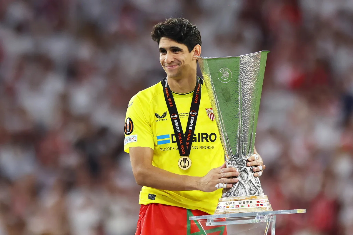 Bayern Munich join chase for Sevilla goalkeeper and PSG target, Yassine ...